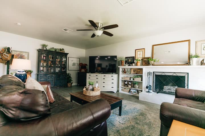 Cozy Country Home In Visalia - Visalia, CA