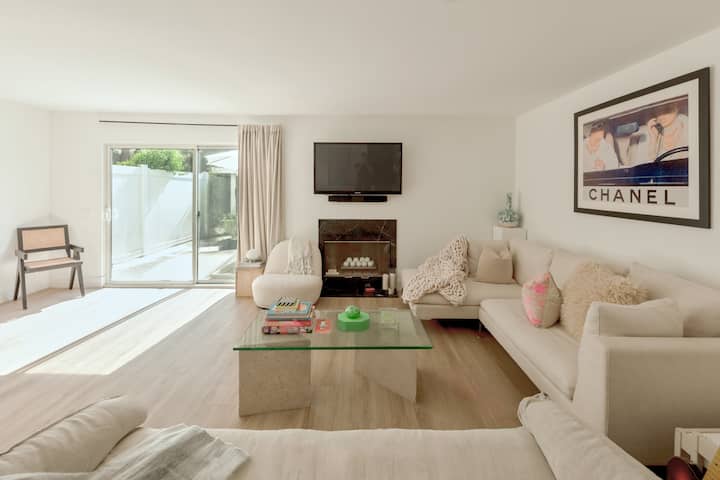 Calabasas/malibu Canyon Townhome - Calabasas, CA