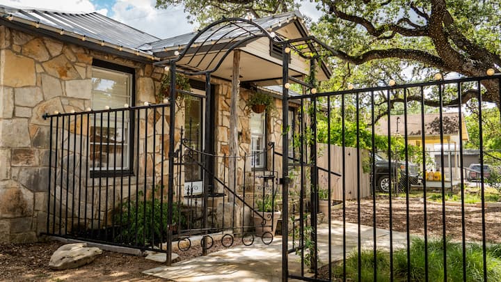 Historic Home In Downtown Wimberley!danforth House - Wimberley