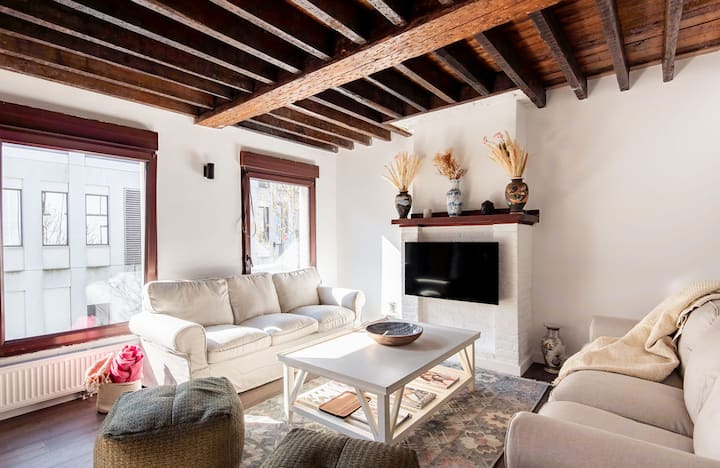 Super Location And Cozy Building Including Parking - Antwerp, Belgium