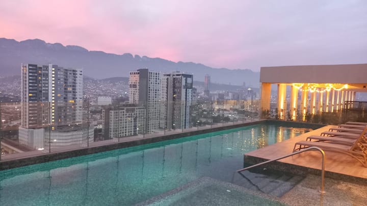 ¡A Pasos De Fundidora! 6 Huéspedes + Gym + Alberca - Monterrey