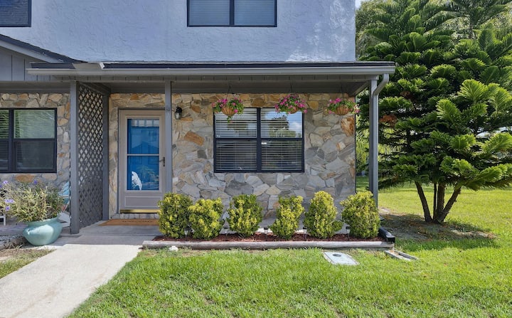 Cozy Townhome | Close To Beach & Mayo Clinic - Ponte Vedra Beach, FL