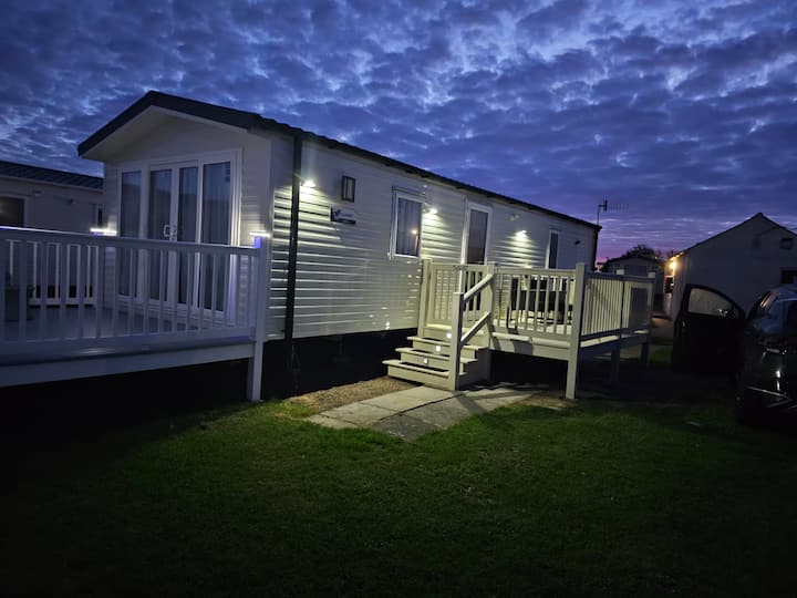 Iris, Pitch D6 -Static Caravan - Coldingham