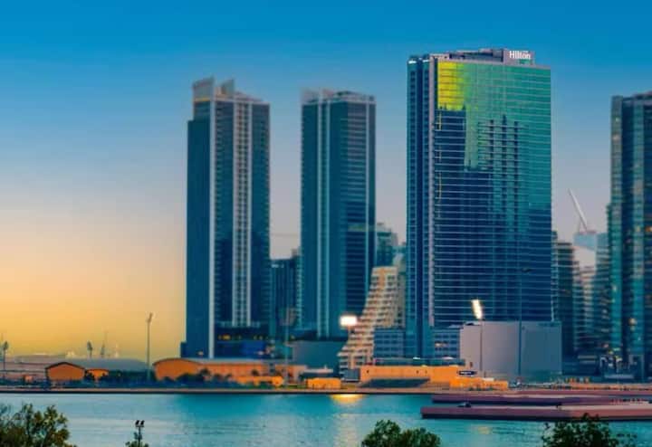 "Breathe In The Ocean Breeze" - Jh18 - Manama