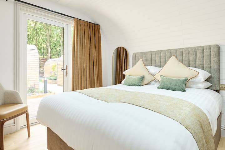 Cosy Luxury Woodland Pod + Cooked Breakfast - Cheshire