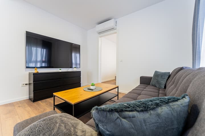 Flex Selfcheckins 98/2 Bedrooms / Parking / Loggia - Zagreb