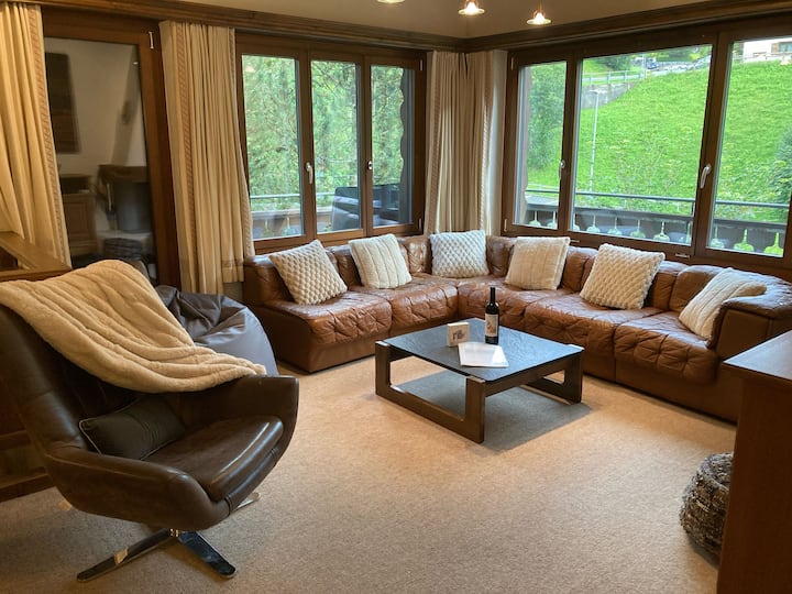 Neu! Willkommen In Rosmaries Ferienwohnung - Klosters-Serneus