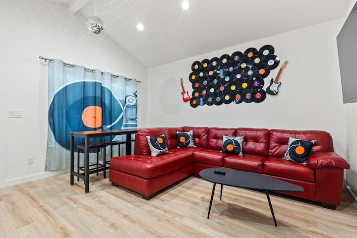 Rockstar Retreat•elvis Room•prvt Yard•pets Ok•w/d - Eisenhower State Park, Denison