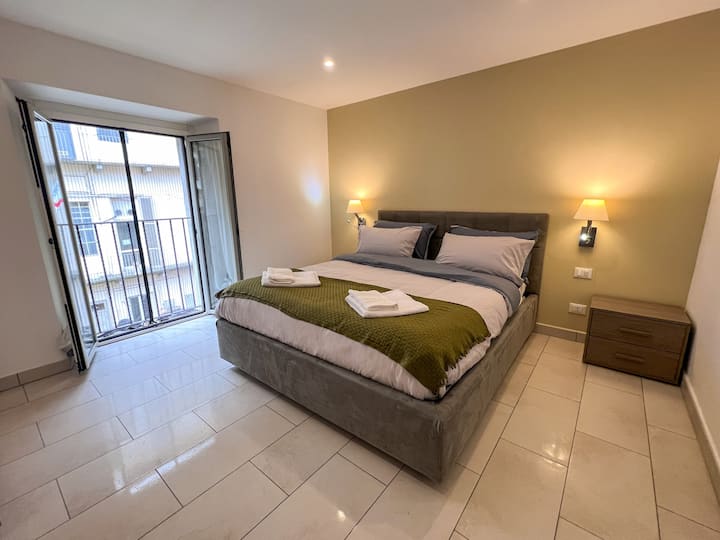 Le Nid Parmi Les Arcades De Turin - Turin