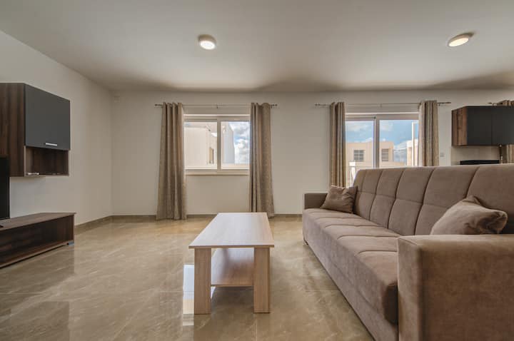 New & Unique Apt Walking Distance To The 3 Cities - Malta