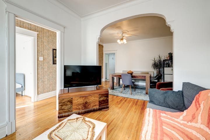 Lovely & Central - Montréal, QC