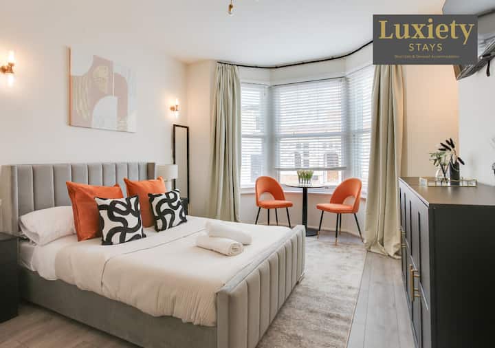 Chic & Sunny Studio City Centre By Luxiety Stays - Southend-on-Sea