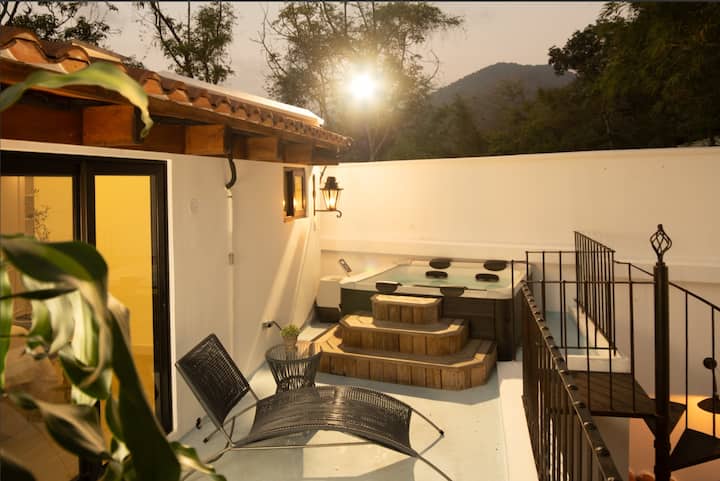 F) Elegant & Modern Family Villa, Garden, Jacuzzi - Antigua Guatemala