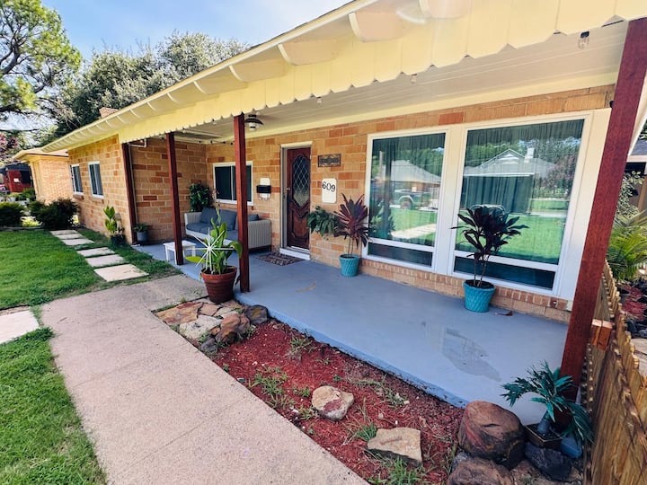 Cozy Home Near Dfw Patio & Bbq Easy Parking Wifi - Irving, TX
