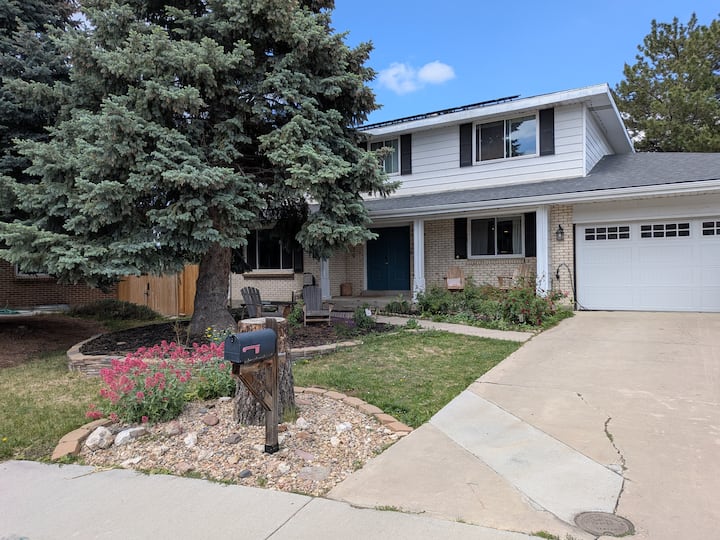 Luxury Red Rocks Stay & Near Ski | Hot Tub & Fire - Golden, CO