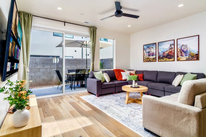 Hurricane Group Stay + Fun Games! 25 Mins To Zion - Hurricane, UT