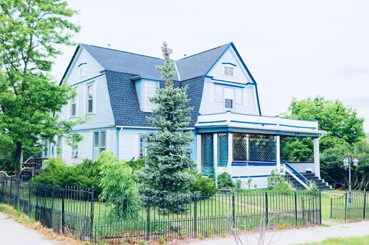 1901 Colonial Charm - Rapid City, SD