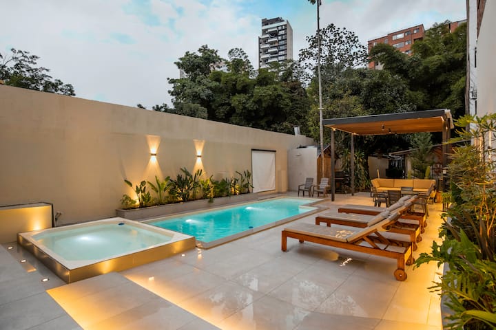 Massive 8br Retreat • Steps To Provenza Nightlife - Medellín, Colombia