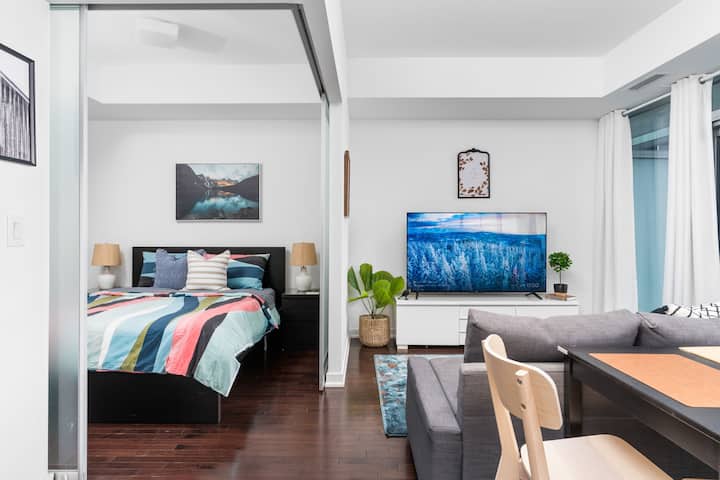 Modern Condo W View Of Cn Tower Near Attractions - Toronto