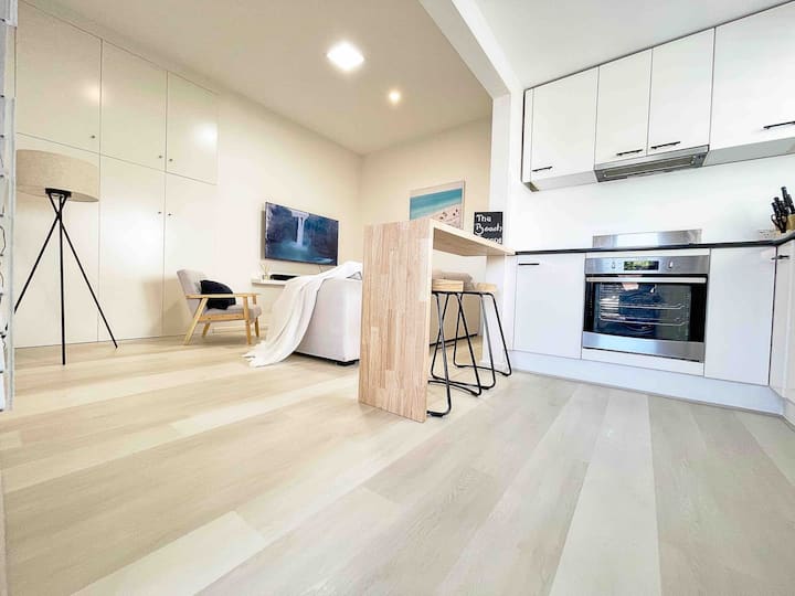 The Beach Pad | 1br Steps From Beach |Free Parking - Wollongong