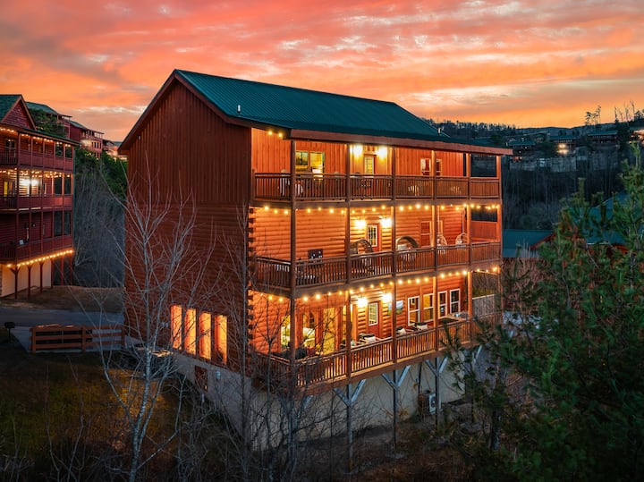 Luxury Paradise. Indoorpool. Exoticviews. Homethtr - Pigeon Forge, TN