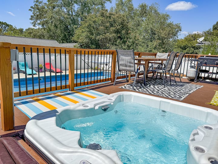 Getaway Home W/ Private Hot Tub & Fenced Huge Pool - Travelers Rest, SC