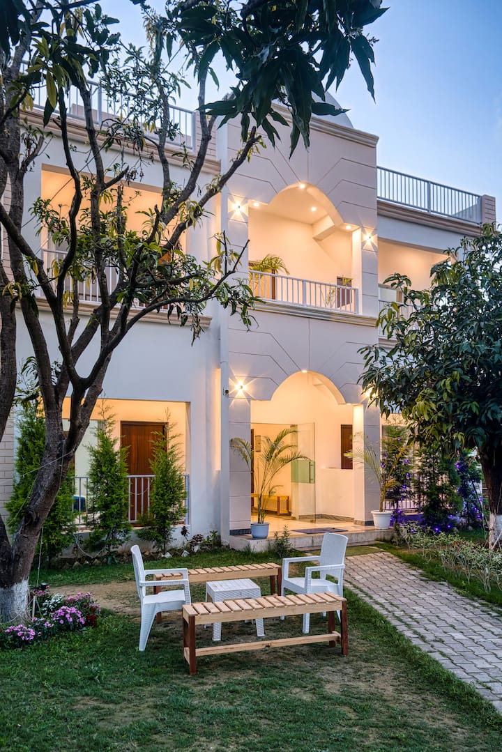 Golden Mango Resort|9br|up To 30guests|byhomeyhuts - Ramnagar