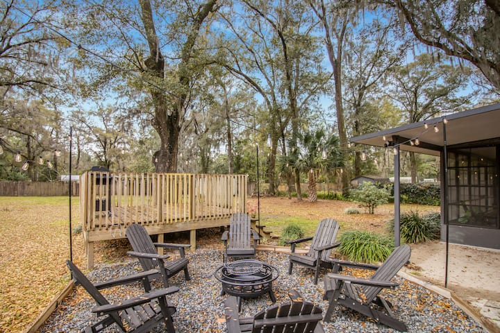 Gainesville Getaway - Spacious, Fire Pit & Yard! - Gainesville, FL