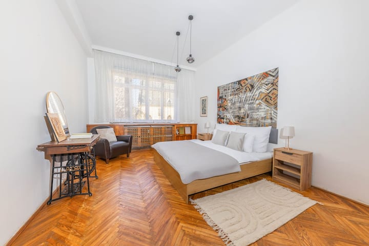 2 Bedroom / Retro Chic / 2 Balconies - Praga