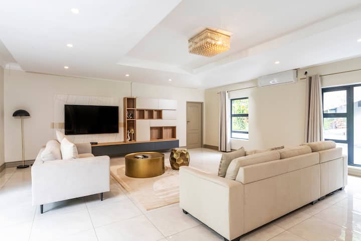 The Manor House - Deluxe Suite #04 - Zimbabwe