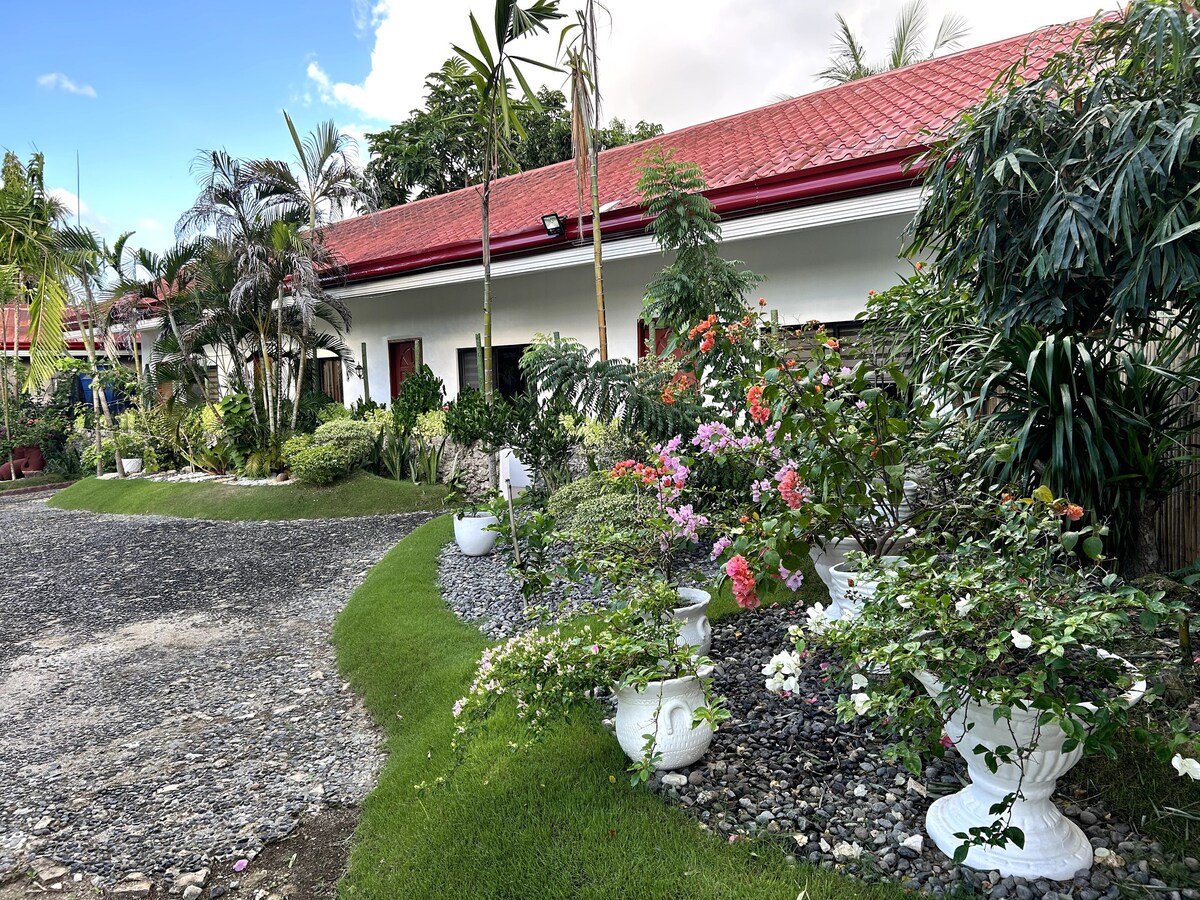 Chambre bleue à Dauis, Bohol Seaside Villa - Bed and Breakfasts à louer ...