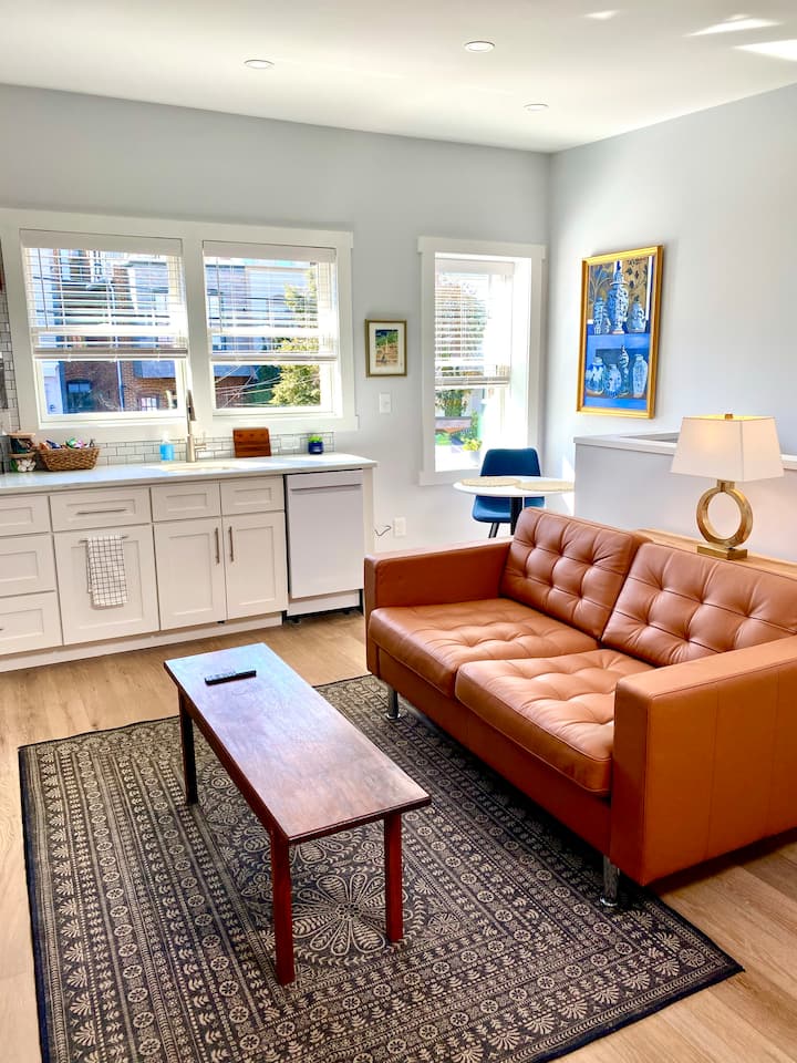 Capitol Hill Carriage House Studio - Washington, D.C.