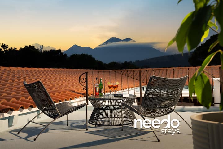 F) Townhouse With Private Parking, Rooftop - Antigua Guatemala