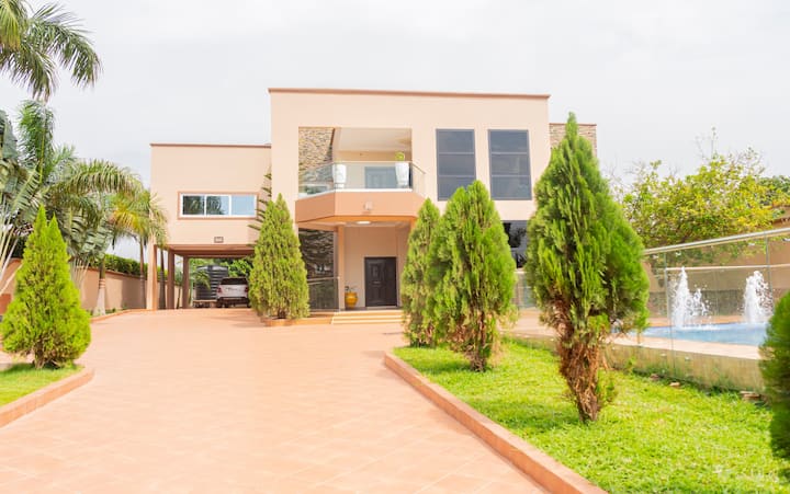 Ike's Villa - Ghana