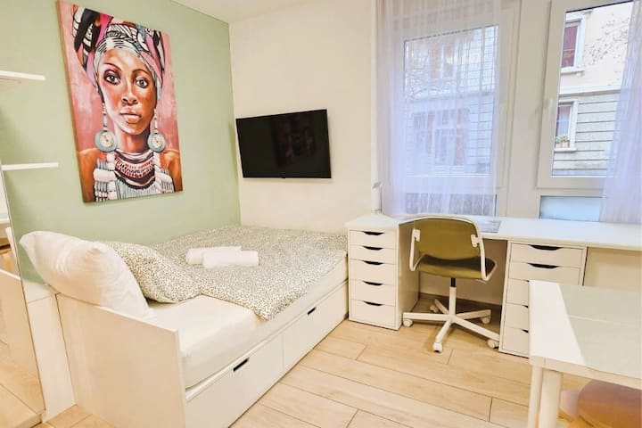 Bright & Cozy Getaway Retreat - Zürich