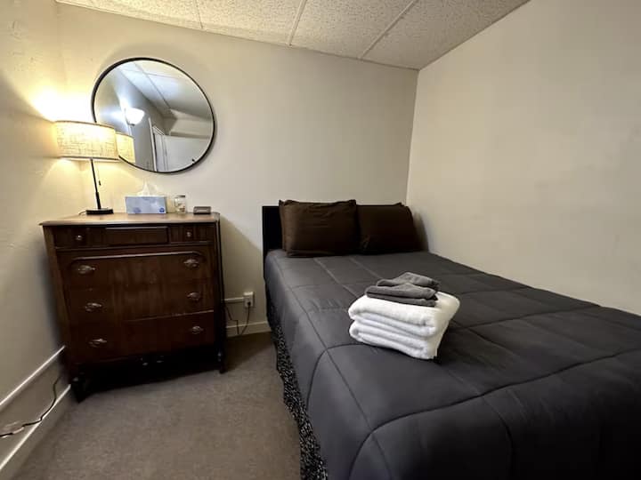 #6 - Pet Friendly Room With Shared Bathroom - Leadville, CO