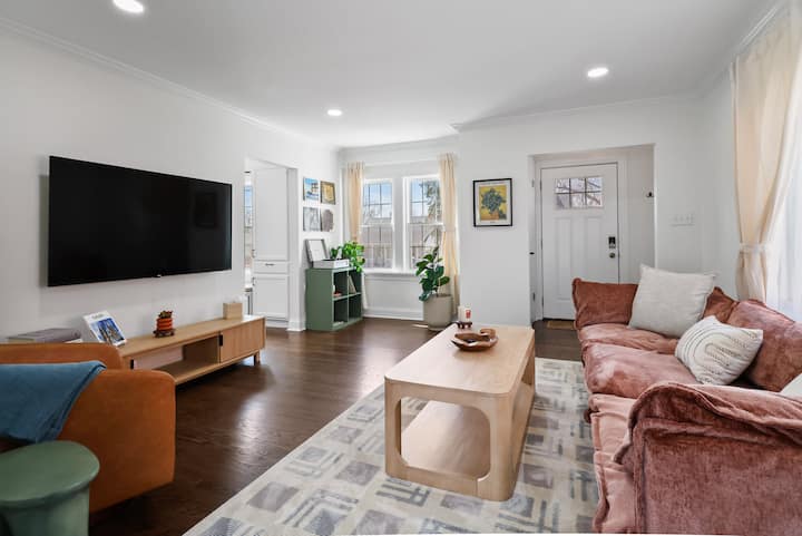 Newly Renovated 2br Cottage Near Downtown - Valparaiso, IN