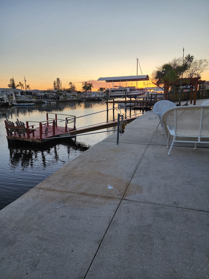 Hudson Waterfront Home "T2 House" - Hudson, FL