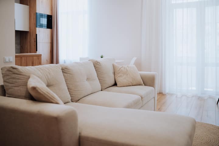 Step Out To Stores & Parks – Top - 1br On Blvd - Chisináu