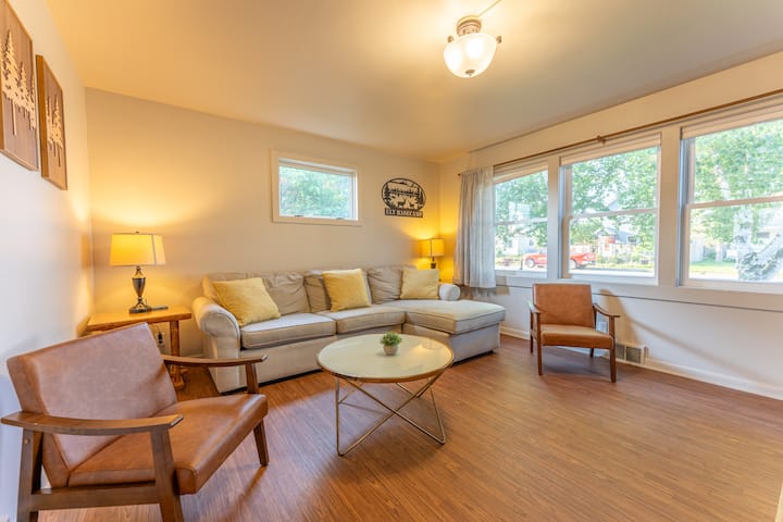 Ely Basecamp- 5 Bedroom, Whiteside Park - Ely, MN