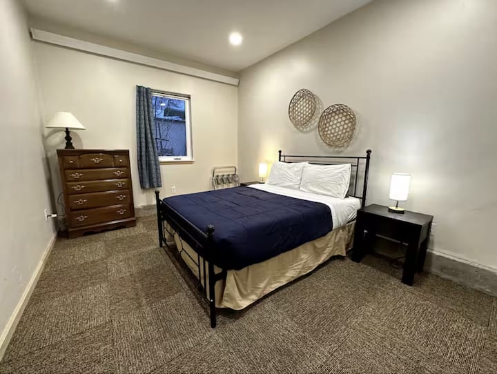 Pet Friendly Room With Shared Bathroom - Leadville, CO