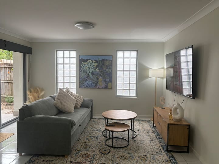 Stylish Stay-entirely Yours Inside And Out - Brisbane