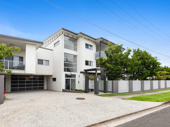 Stylish Stay-entirely Yours Inside And Out - Brisbane