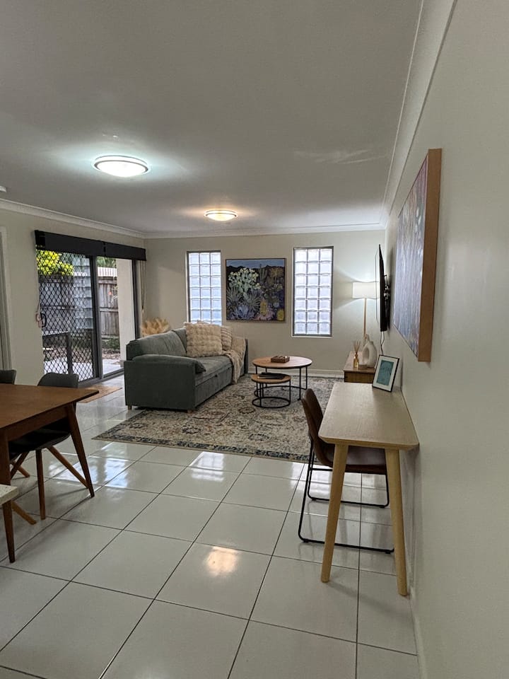 Stylish Stay-entirely Yours Inside And Out - Brisbane