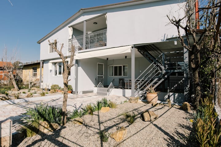 Ste's House At Macedonia Airport - Терми