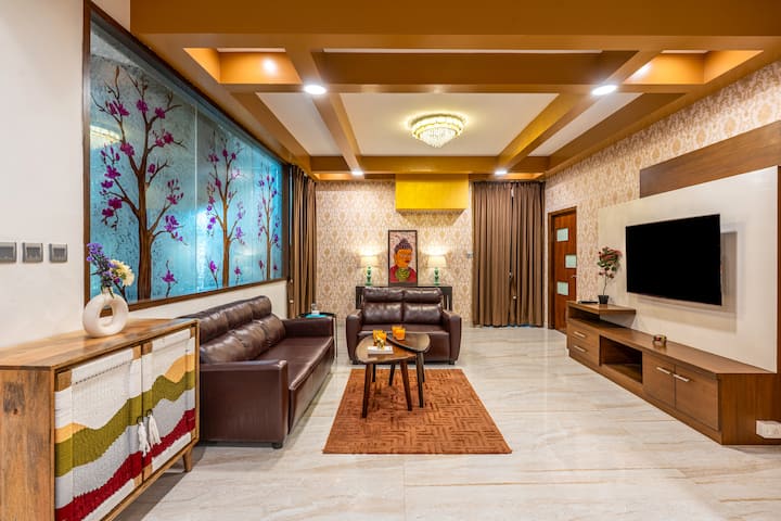 Penthouse W/ Pvt Pool & Theatre - 