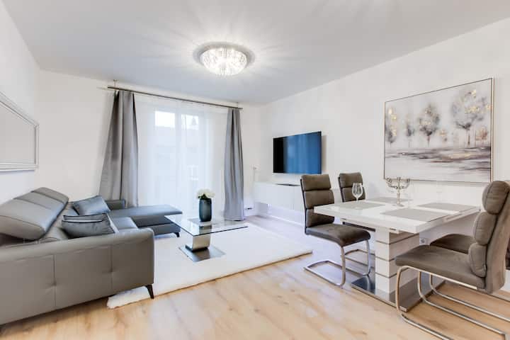 Luxury Riverside Apartment In The Center Of Prague - Prague