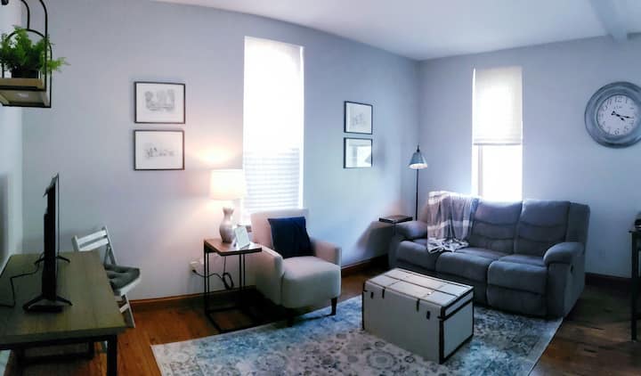 Maple Street Charm – Cozy 1-bedroom Apartment (#3) - Marietta, OH