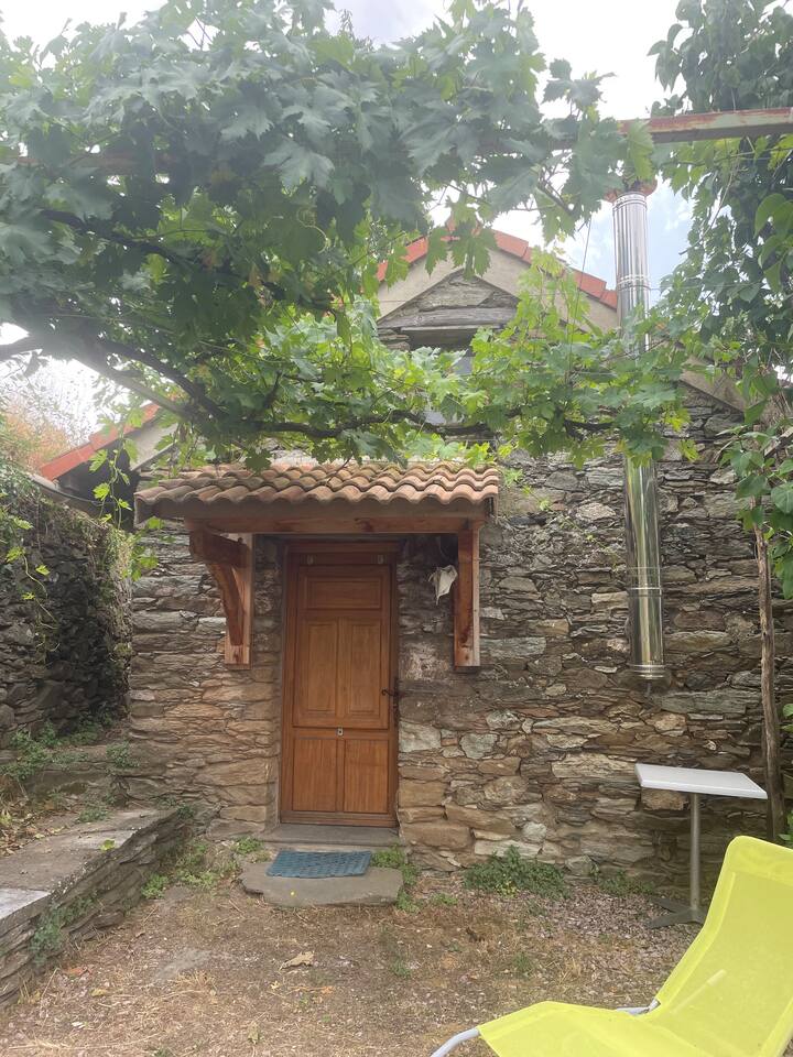 Maison, Petit Gîte Dans Village De Montagne. - Alando
