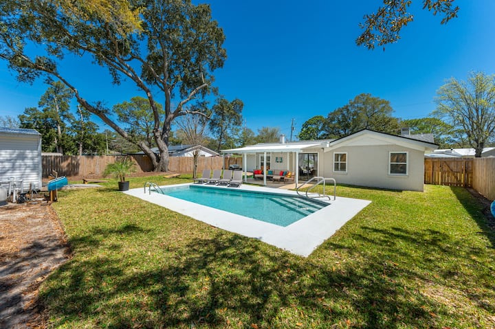 4 Beds * Pool * Huge Backyard * Ranch Home - Fort Walton Beach, FL